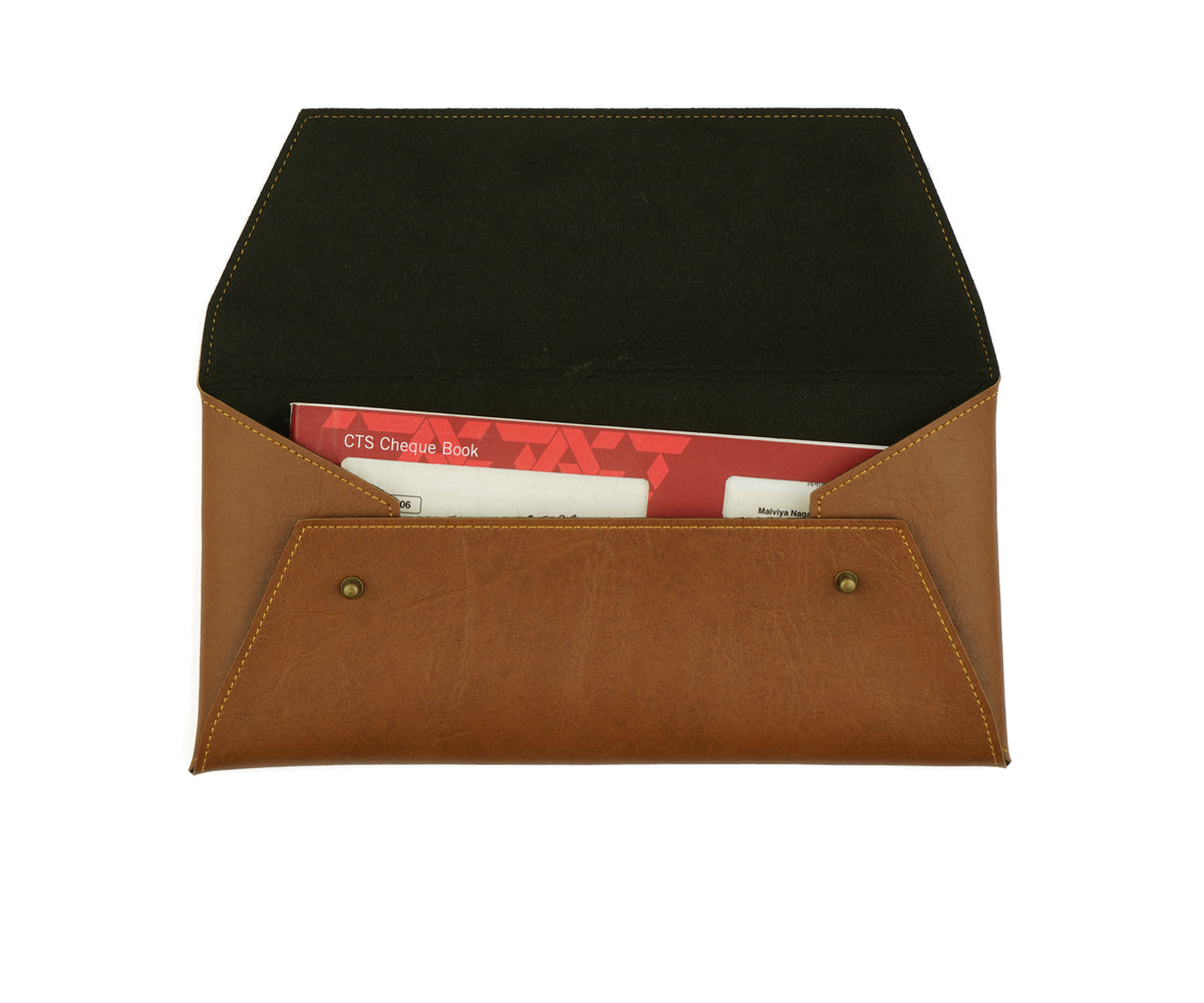 Tan Banking Folder – The Junket